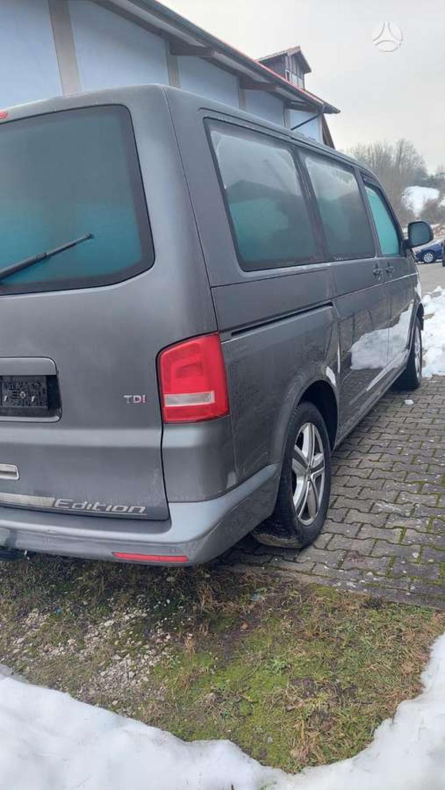 Pelēks Volkswagen Multivan 2012 Panevēža, ar dzinēja tilpumu 2.00 L un nobraukumu 154 tūkst. km par 7500 €, foto 6 vietnē AUTOMOTO.COM.LV