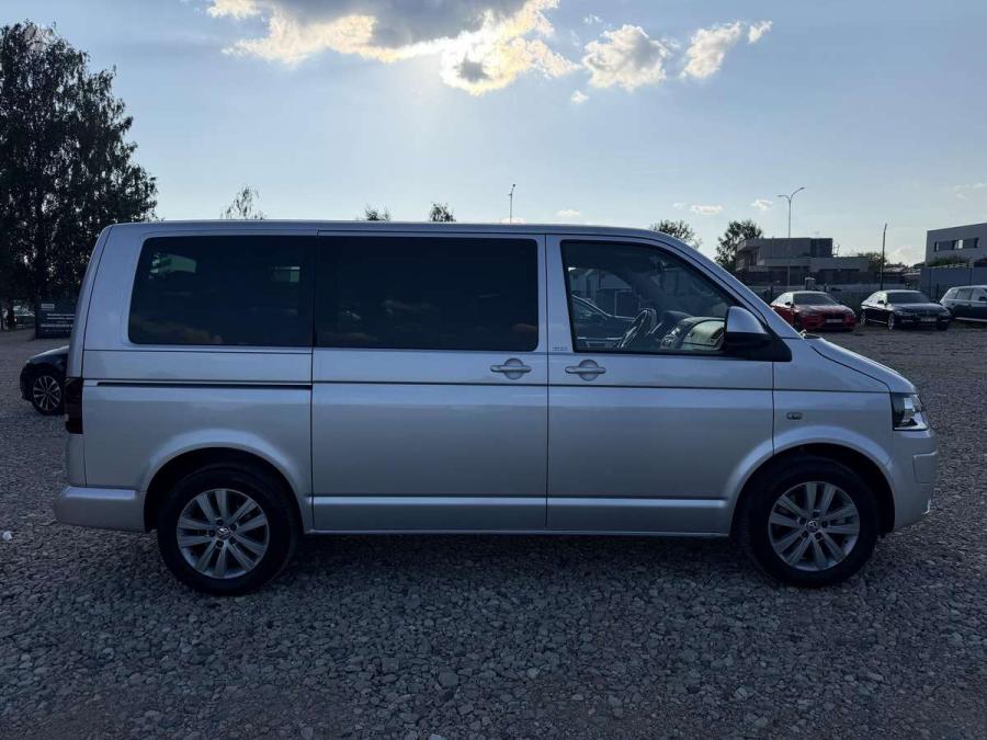 Grey Volkswagen Multivan 2013 in Vilnius, with an engine capacity of 1.97 L and mileage of 267 thousand km for 13950 €, photo 5 on AUTOMOTO.COM.LV