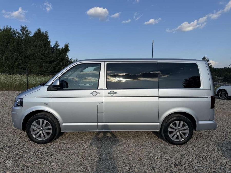 Grey Volkswagen Multivan 2013 in Vilnius, with an engine capacity of 1.97 L and mileage of 267 thousand km for 13950 €, photo 9 on AUTOMOTO.COM.LV