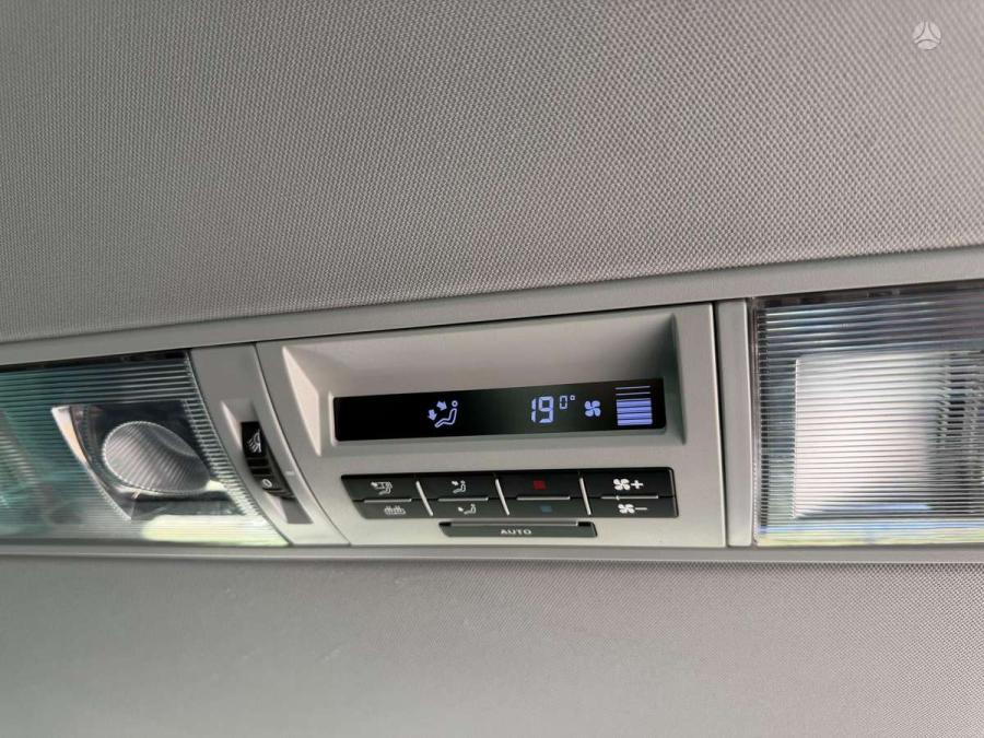 Grey Volkswagen Multivan 2013 in Vilnius, with an engine capacity of 1.97 L and mileage of 267 thousand km for 13950 €, photo 29 on AUTOMOTO.COM.LV