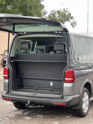 Pelēks Volkswagen Multivan 2013 Klaipėda, ar dzinēja tilpumu 1.97 L un nobraukumu 124 tūkst. km par 24999 €, foto 5 vietnē AUTOMOTO.COM.LV