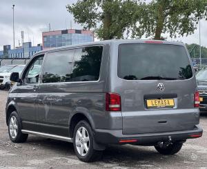 Pelēks Volkswagen Multivan 2013 Klaipėda, ar dzinēja tilpumu 1.97 L un nobraukumu 124 tūkst. km par 24999 €, foto 6 vietnē AUTOMOTO.COM.LV