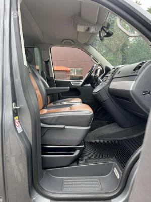 Pelēks Volkswagen Multivan 2013 Klaipėda, ar dzinēja tilpumu 1.97 L un nobraukumu 124 tūkst. km par 24999 €, foto 7 vietnē AUTOMOTO.COM.LV