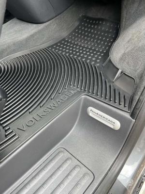 Pelēks Volkswagen Multivan 2013 Klaipėda, ar dzinēja tilpumu 1.97 L un nobraukumu 124 tūkst. km par 24999 €, foto 8 vietnē AUTOMOTO.COM.LV