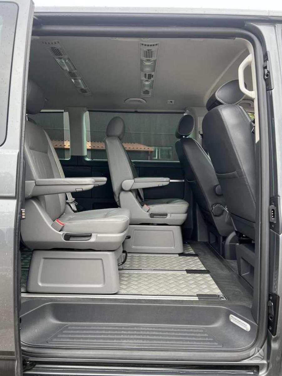 Pelēks Volkswagen Multivan 2013 Klaipėda, ar dzinēja tilpumu 1.97 L un nobraukumu 124 tūkst. km par 24999 €, foto 11 vietnē AUTOMOTO.COM.LV