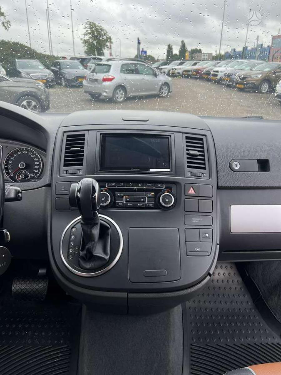 Pelēks Volkswagen Multivan 2013 Klaipėda, ar dzinēja tilpumu 1.97 L un nobraukumu 124 tūkst. km par 24999 €, foto 15 vietnē AUTOMOTO.COM.LV
