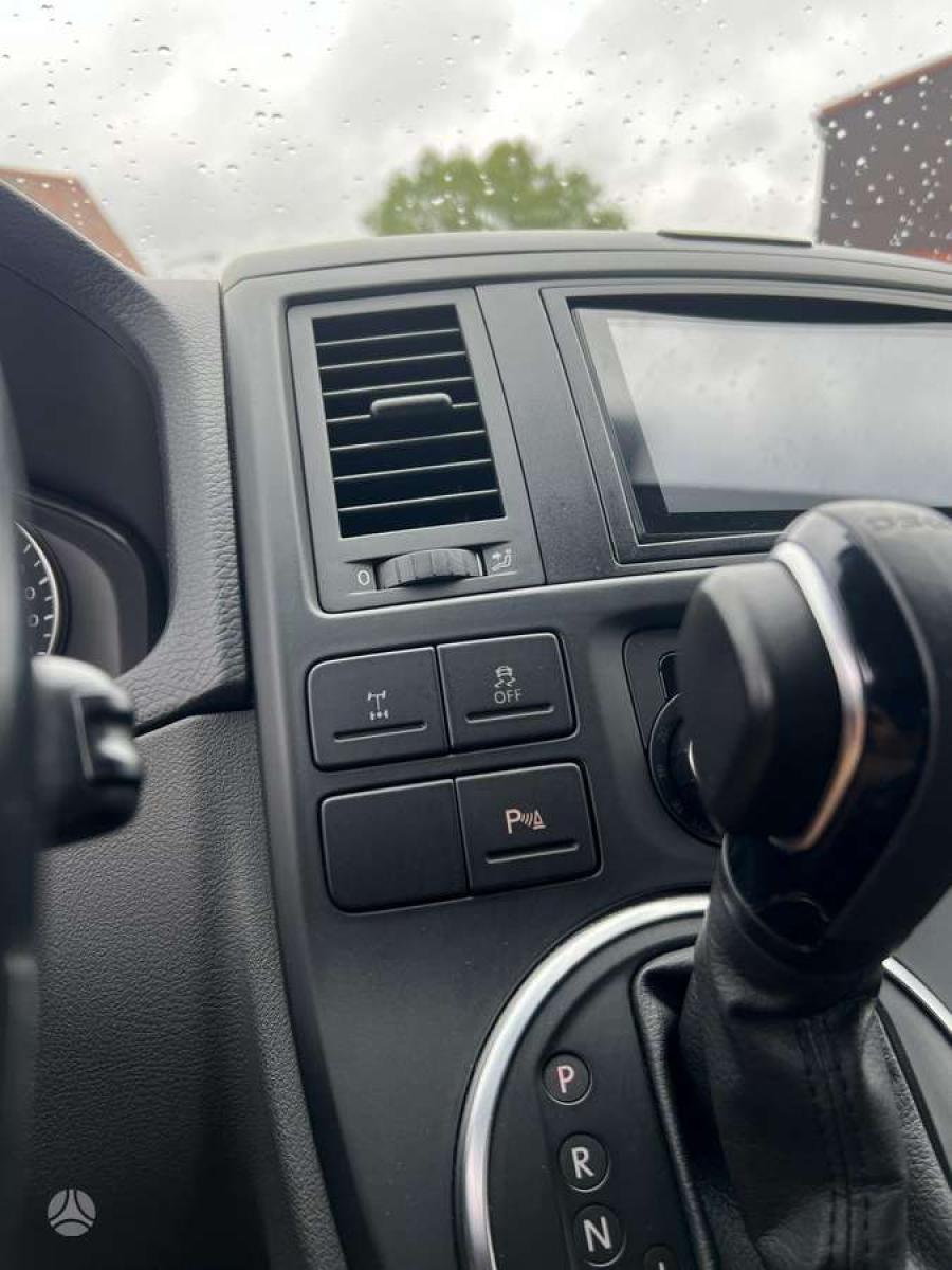 Pelēks Volkswagen Multivan 2013 Klaipėda, ar dzinēja tilpumu 1.97 L un nobraukumu 124 tūkst. km par 24999 €, foto 19 vietnē AUTOMOTO.COM.LV