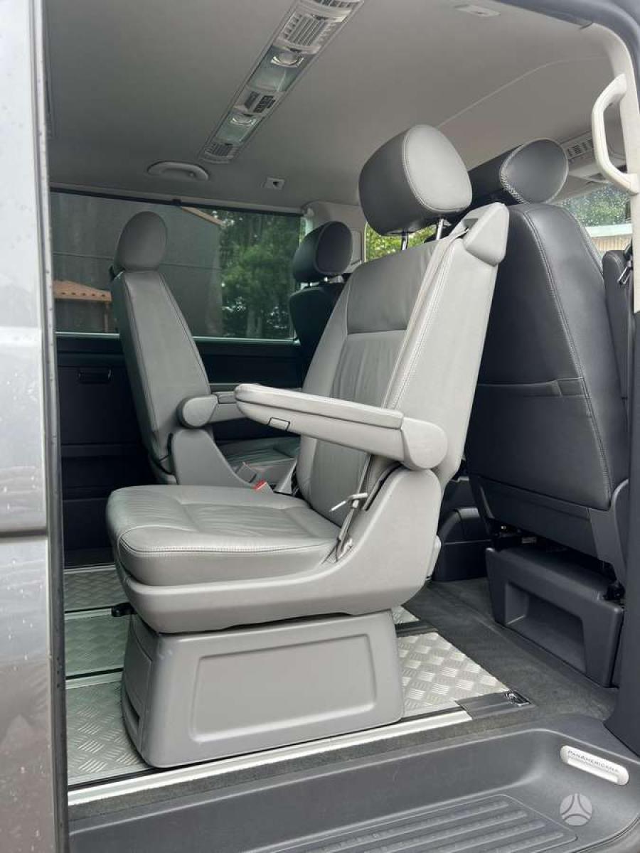 Pelēks Volkswagen Multivan 2013 Klaipėda, ar dzinēja tilpumu 1.97 L un nobraukumu 124 tūkst. km par 24999 €, foto 23 vietnē AUTOMOTO.COM.LV