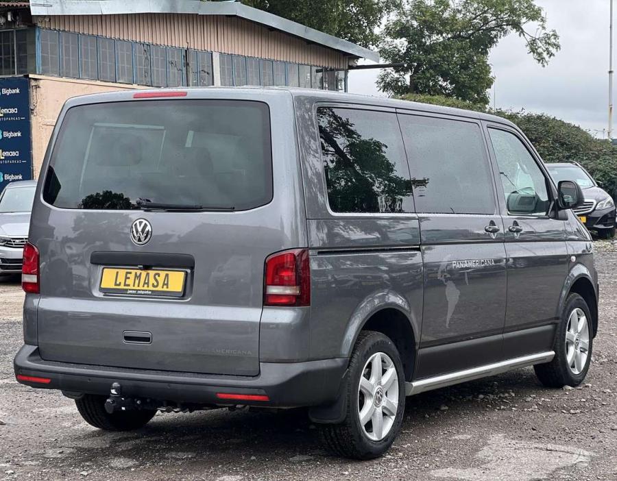 Pelēks Volkswagen Multivan 2013 Klaipėda, ar dzinēja tilpumu 1.97 L un nobraukumu 124 tūkst. km par 24999 €, foto 24 vietnē AUTOMOTO.COM.LV