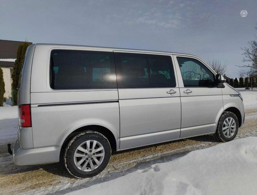 Pelēks Volkswagen Multivan 2015 Viļņa, ar dzinēja tilpumu 2.00 L un nobraukumu 181 tūkst. km par 20000 €, foto 4 vietnē AUTOMOTO.COM.LV