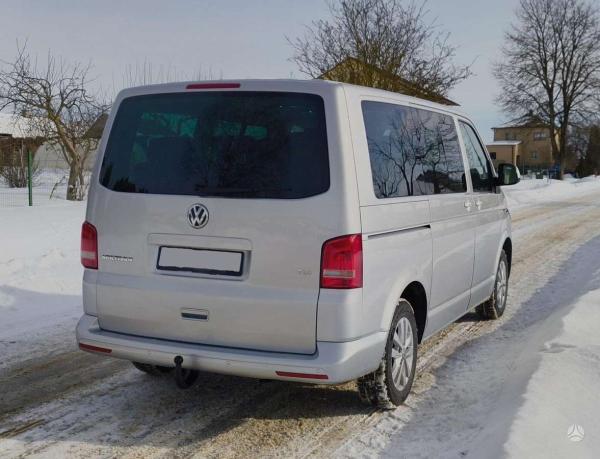 Grey Volkswagen Multivan 2015 in Vilnius, with an engine capacity of 2.00 L and mileage of 181 thousand km for 20000 €, photo 5 on AUTOMOTO.COM.LV