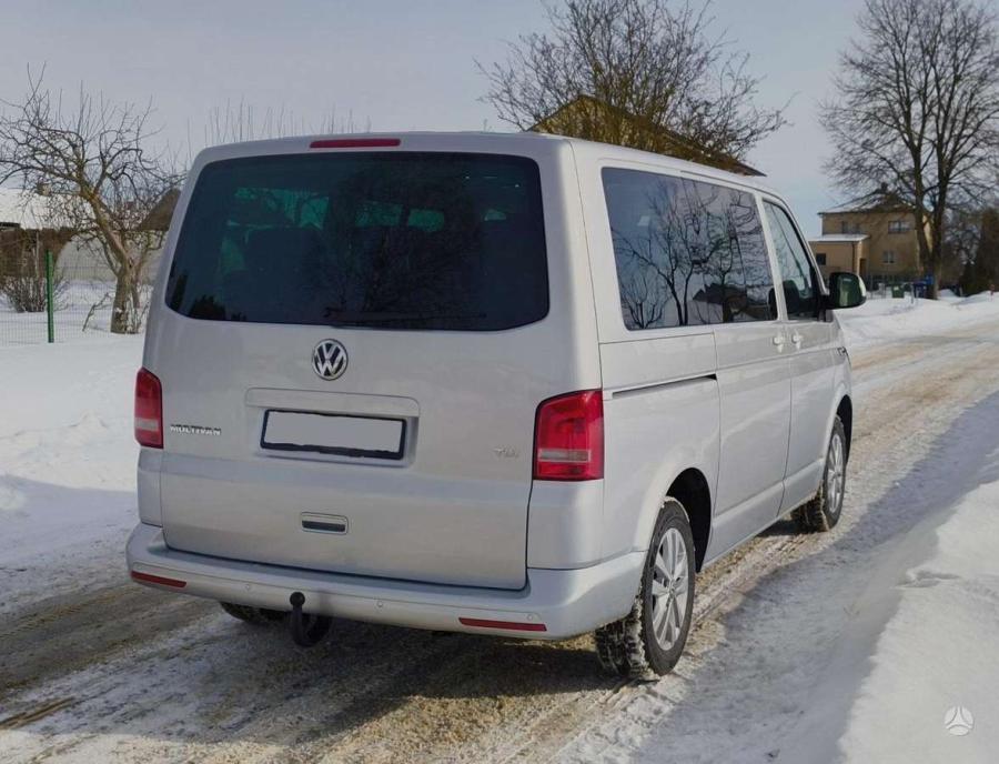 Pelēks Volkswagen Multivan 2015 Viļņa, ar dzinēja tilpumu 2.00 L un nobraukumu 181 tūkst. km par 20000 €, foto 5 vietnē AUTOMOTO.COM.LV