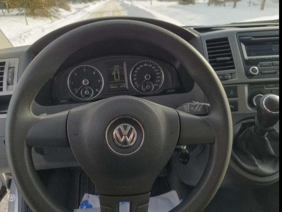 Pelēks Volkswagen Multivan 2015 Viļņa, ar dzinēja tilpumu 2.00 L un nobraukumu 181 tūkst. km par 20000 €, foto 10 vietnē AUTOMOTO.COM.LV