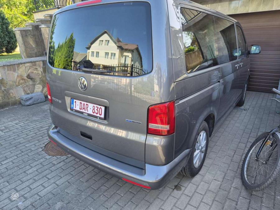 Grey Volkswagen Multivan 2015 in Jonava, with an engine capacity of 2.00 L and mileage of 274 thousand km for 16100 €, photo 3 on AUTOMOTO.COM.LV