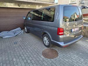 Grey Volkswagen Multivan 2015 in Jonava, with an engine capacity of 2.00 L and mileage of 274 thousand km for 16100 €, photo 4 on AUTOMOTO.COM.LV