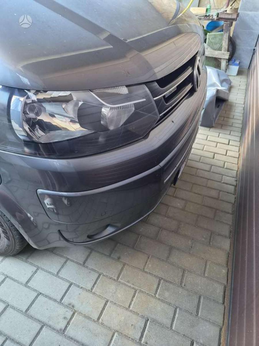 Grey Volkswagen Multivan 2015 in Jonava, with an engine capacity of 2.00 L and mileage of 274 thousand km for 16100 €, photo 6 on AUTOMOTO.COM.LV
