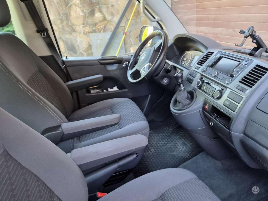 Grey Volkswagen Multivan 2015 in Jonava, with an engine capacity of 2.00 L and mileage of 274 thousand km for 16100 €, photo 7 on AUTOMOTO.COM.LV