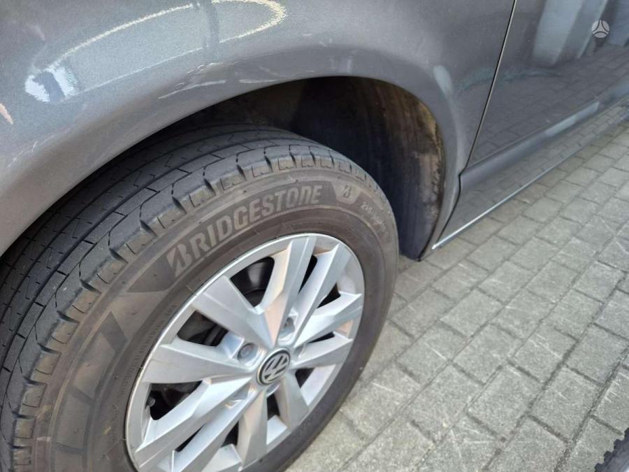 Grey Volkswagen Multivan 2015 in Jonava, with an engine capacity of 2.00 L and mileage of 274 thousand km for 16100 €, photo 12 on AUTOMOTO.COM.LV