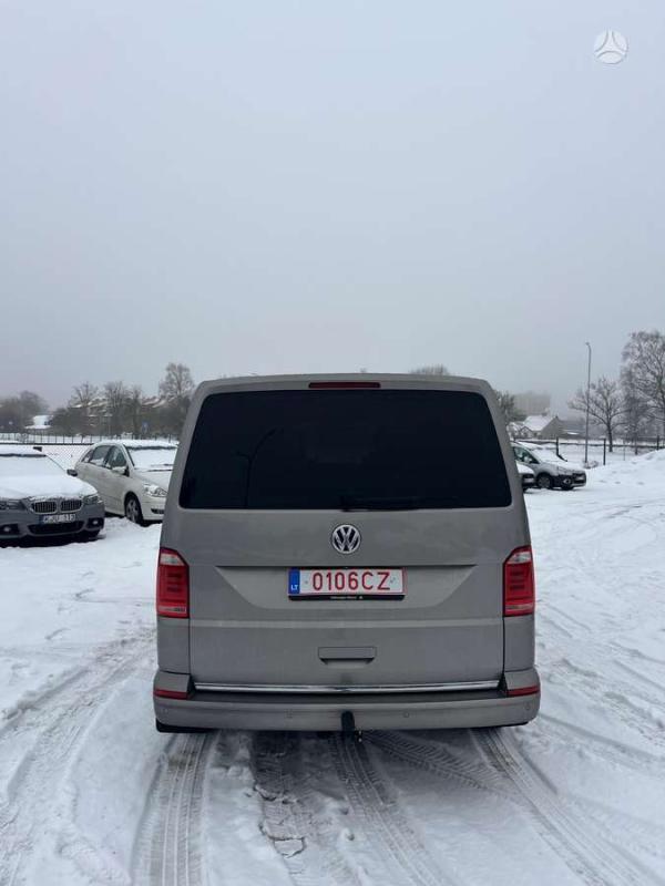 Pelēks Volkswagen Multivan 2016 Klaipėda, ar dzinēja tilpumu 2.00 L un nobraukumu 307 tūkst. km par 23900 €, foto 6 vietnē AUTOMOTO.COM.LV