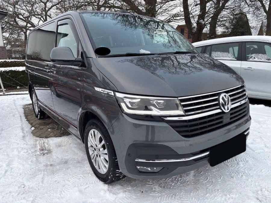 Grey Volkswagen Multivan 2020 in Vilnius, with an engine capacity of 2.00 L and mileage of 118 thousand km for 39690 €, photo 2 on AUTOMOTO.COM.LV