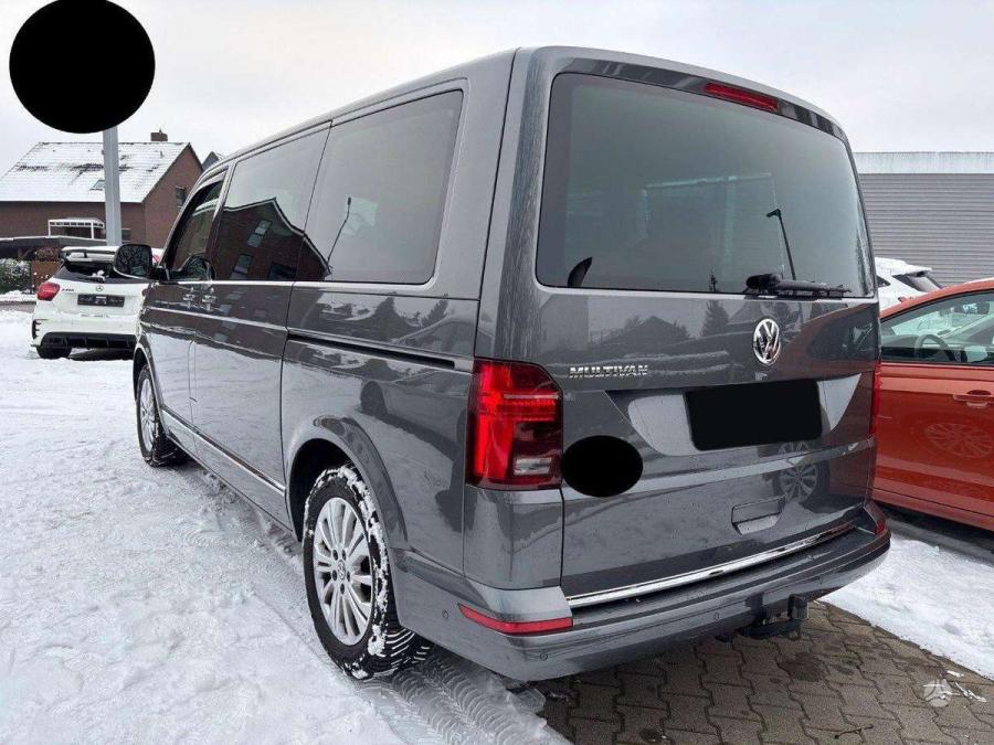 Grey Volkswagen Multivan 2020 in Vilnius, with an engine capacity of 2.00 L and mileage of 118 thousand km for 39690 €, photo 4 on AUTOMOTO.COM.LV