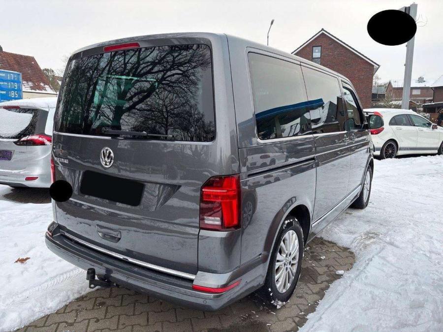 Grey Volkswagen Multivan 2020 in Vilnius, with an engine capacity of 2.00 L and mileage of 118 thousand km for 39690 €, photo 5 on AUTOMOTO.COM.LV