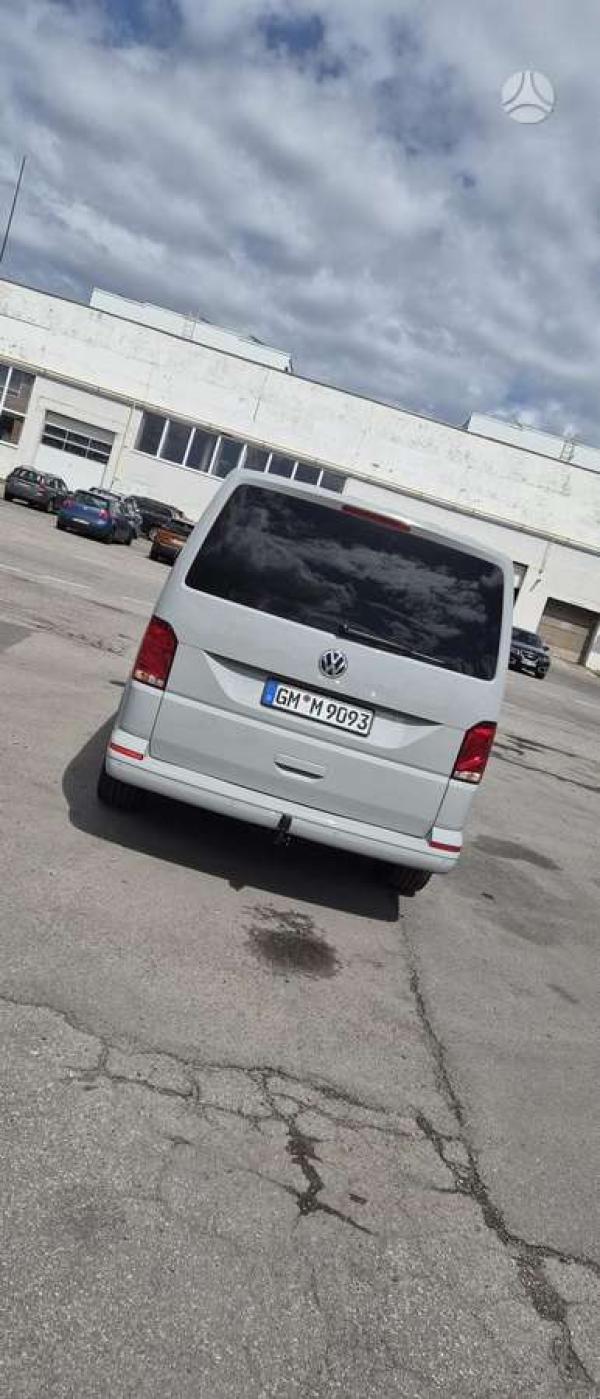 Pelēks Volkswagen Multivan 2020 Panevēža, ar dzinēja tilpumu 1.97 L un nobraukumu 62 tūkst. km par 33000 €, foto 4 vietnē AUTOMOTO.COM.LV