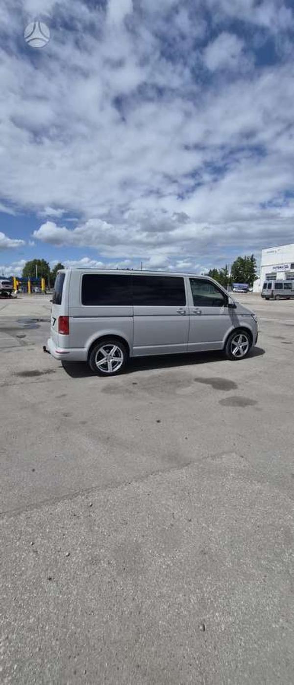 Pelēks Volkswagen Multivan 2020 Panevēža, ar dzinēja tilpumu 1.97 L un nobraukumu 62 tūkst. km par 33000 €, foto 5 vietnē AUTOMOTO.COM.LV