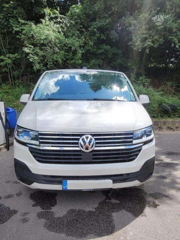 Pelēks Volkswagen Multivan 2020 Klaipėda, ar dzinēja tilpumu 1.97 L un nobraukumu 128 tūkst. km par 29900 €, foto  vietnē AUTOMOTO.COM.LV