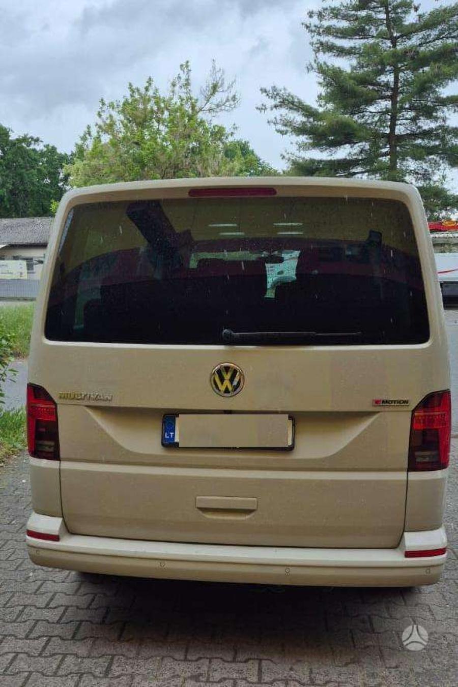 Pelēks Volkswagen Multivan 2020 Klaipėda, ar dzinēja tilpumu 1.97 L un nobraukumu 128 tūkst. km par 29900 €, foto 3 vietnē AUTOMOTO.COM.LV