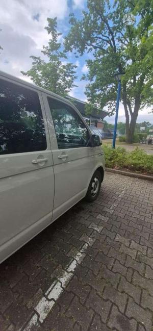 Pelēks Volkswagen Multivan 2020 Klaipėda, ar dzinēja tilpumu 1.97 L un nobraukumu 128 tūkst. km par 29900 €, foto 4 vietnē AUTOMOTO.COM.LV