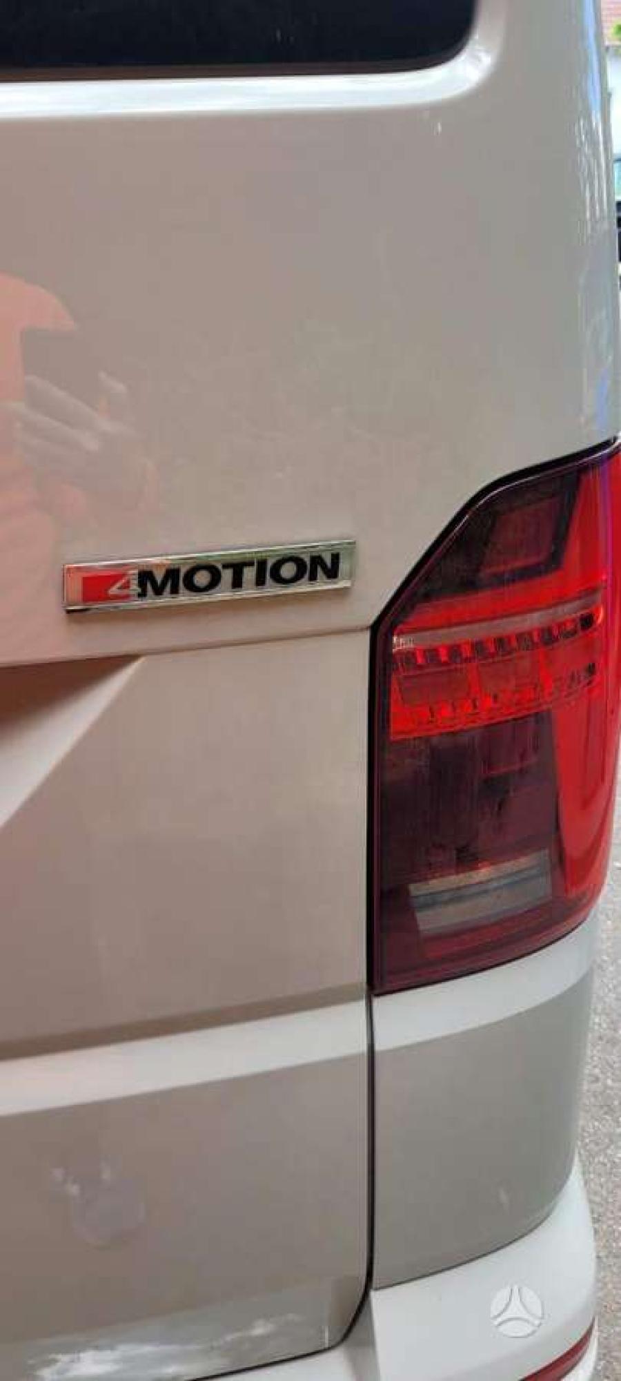 Pelēks Volkswagen Multivan 2020 Klaipėda, ar dzinēja tilpumu 1.97 L un nobraukumu 128 tūkst. km par 29900 €, foto 6 vietnē AUTOMOTO.COM.LV