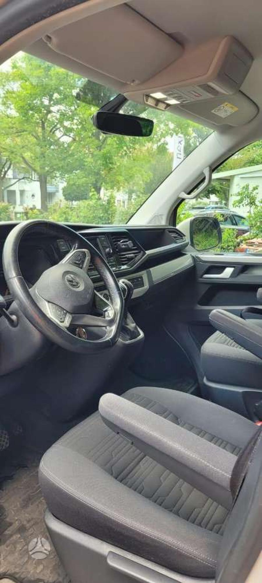 Pelēks Volkswagen Multivan 2020 Klaipėda, ar dzinēja tilpumu 1.97 L un nobraukumu 128 tūkst. km par 29900 €, foto 8 vietnē AUTOMOTO.COM.LV