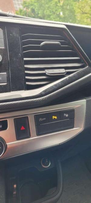 Pelēks Volkswagen Multivan 2020 Klaipėda, ar dzinēja tilpumu 1.97 L un nobraukumu 128 tūkst. km par 29900 €, foto 10 vietnē AUTOMOTO.COM.LV