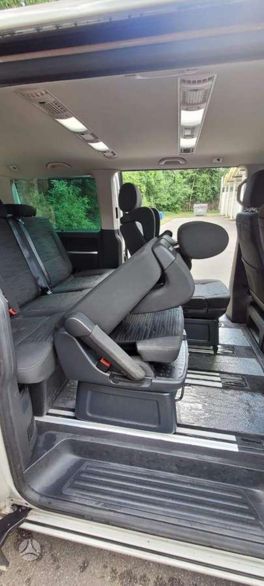 Pelēks Volkswagen Multivan 2020 Klaipėda, ar dzinēja tilpumu 1.97 L un nobraukumu 128 tūkst. km par 29900 €, foto 13 vietnē AUTOMOTO.COM.LV