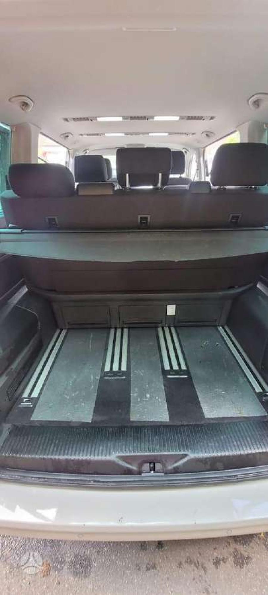 Pelēks Volkswagen Multivan 2020 Klaipėda, ar dzinēja tilpumu 1.97 L un nobraukumu 128 tūkst. km par 29900 €, foto 16 vietnē AUTOMOTO.COM.LV