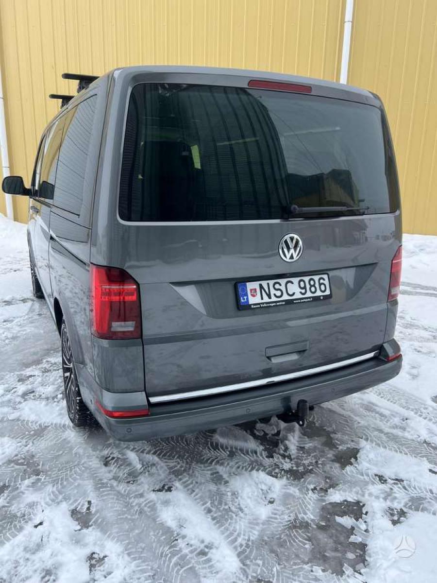 Grey Volkswagen Multivan 2022 in Kaunas, with an engine capacity of 1.97 L and mileage of 112 thousand km for 47500 €, photo 7 on AUTOMOTO.COM.LV