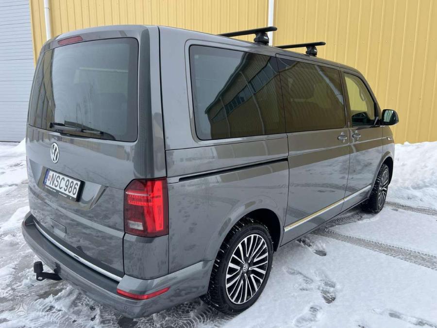 Grey Volkswagen Multivan 2022 in Kaunas, with an engine capacity of 1.97 L and mileage of 112 thousand km for 47500 €, photo 8 on AUTOMOTO.COM.LV
