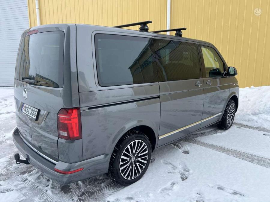 Grey Volkswagen Multivan 2022 in Kaunas, with an engine capacity of 1.97 L and mileage of 112 thousand km for 47500 €, photo 9 on AUTOMOTO.COM.LV