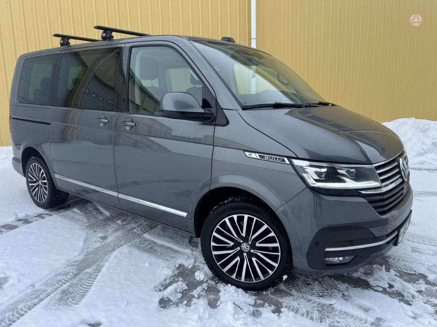 Grey Volkswagen Multivan 2022 in Kaunas, with an engine capacity of 1.97 L and mileage of 112 thousand km for 47500 €, photo 12 on AUTOMOTO.COM.LV