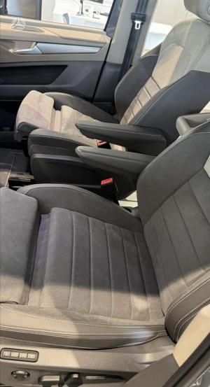 Grey Volkswagen Multivan 2022 in Vilnius, with an engine capacity of 1.98 L and mileage of 90 thousand km for 46000 €, photo 5 on AUTOMOTO.COM.LV