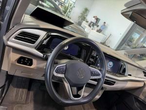 Grey Volkswagen Multivan 2022 in Vilnius, with an engine capacity of 1.98 L and mileage of 90 thousand km for 46000 €, photo 8 on AUTOMOTO.COM.LV