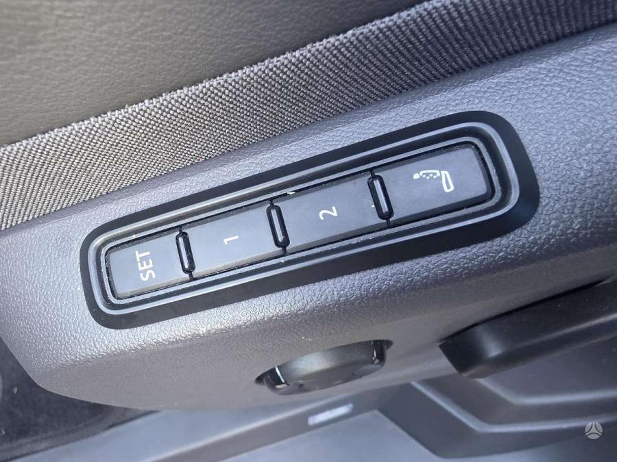 Grey Volkswagen Multivan 2022 in Vilnius, with an engine capacity of 1.98 L and mileage of 90 thousand km for 46000 €, photo 9 on AUTOMOTO.COM.LV