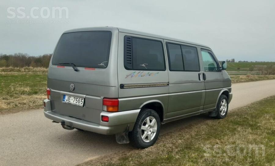 Grey Volkswagen Multivan 1997 in Bauska, with an engine capacity of 2.50 L and mileage of 403 thousand km for 4900 €, photo 5 on AUTOMOTO.COM.LV