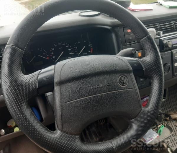 Grey Volkswagen Multivan 1997 in Bauska, with an engine capacity of 2.50 L and mileage of 403 thousand km for 4900 €, photo 6 on AUTOMOTO.COM.LV