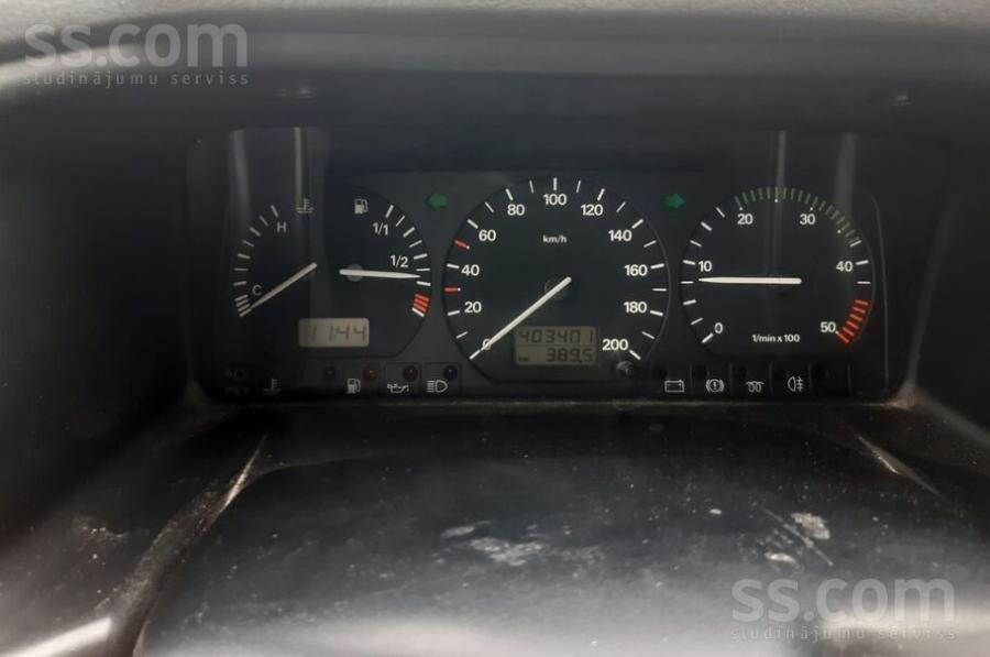 Grey Volkswagen Multivan 1997 in Bauska, with an engine capacity of 2.50 L and mileage of 403 thousand km for 4900 €, photo 8 on AUTOMOTO.COM.LV