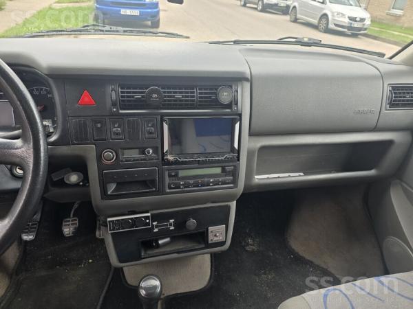 Grey Volkswagen Multivan 2001 in Daugavpils, with an engine capacity of 2.50 L and mileage of 200 thousand km for 9000 €, photo 2 on AUTOMOTO.COM.LV