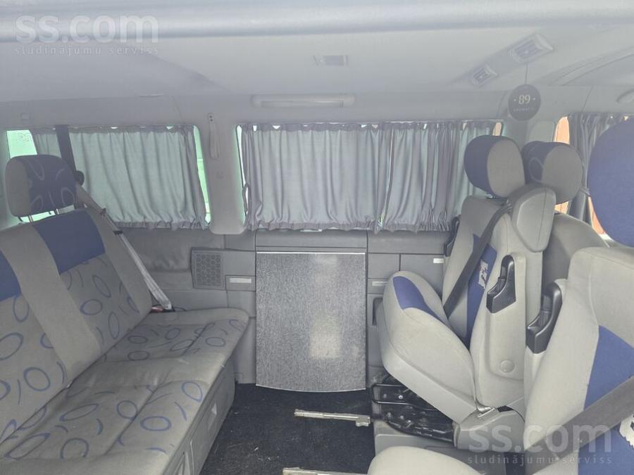 Grey Volkswagen Multivan 2001 in Daugavpils, with an engine capacity of 2.50 L and mileage of 200 thousand km for 9000 €, photo 5 on AUTOMOTO.COM.LV