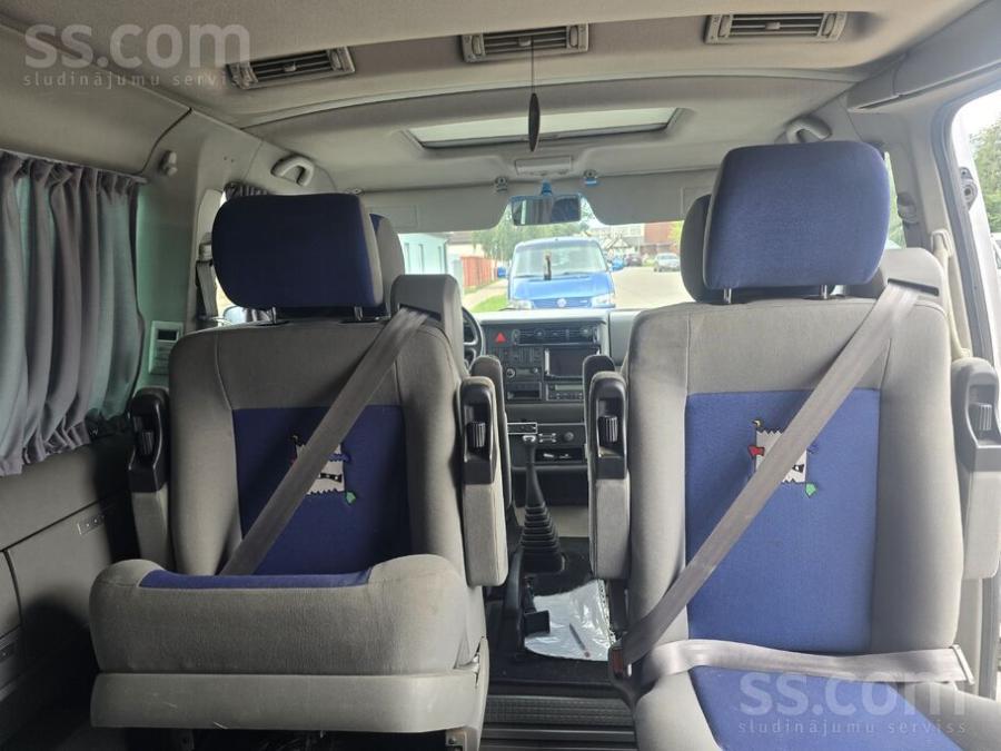 Grey Volkswagen Multivan 2001 in Daugavpils, with an engine capacity of 2.50 L and mileage of 200 thousand km for 9000 €, photo 6 on AUTOMOTO.COM.LV