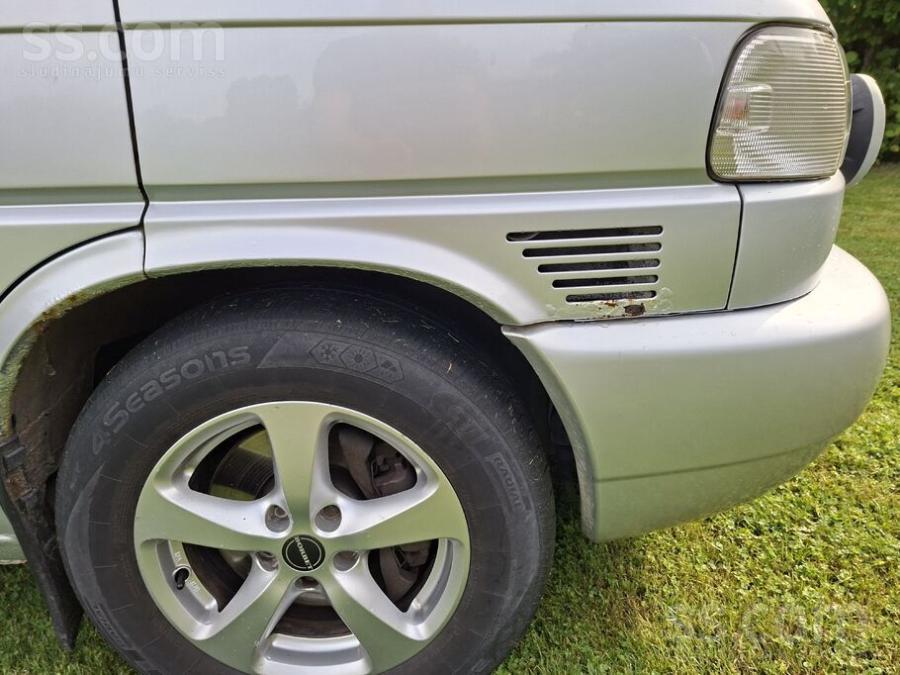 Grey Volkswagen Multivan 2001 in Riga, with an engine capacity of 2.50 L and mileage of 444 thousand km for 7200 €, photo 8 on AUTOMOTO.COM.LV